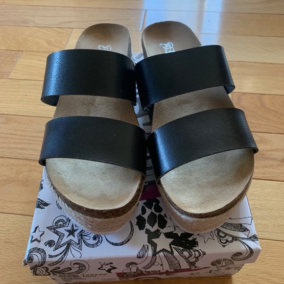 Brash | Shoes | Brash Skyline Horizon Black Sandals | Poshmark